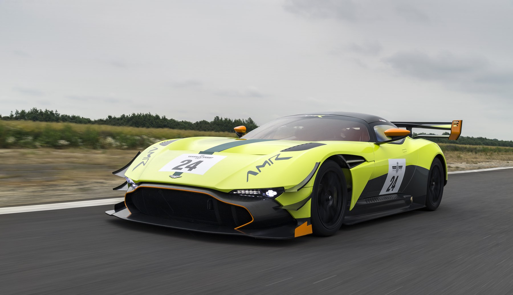 アストンマーティンVulcan AMR Pro 史上最もワイルドなアストンマーティンがさらに高性能に進化 - アストンマーティン名古屋 ...